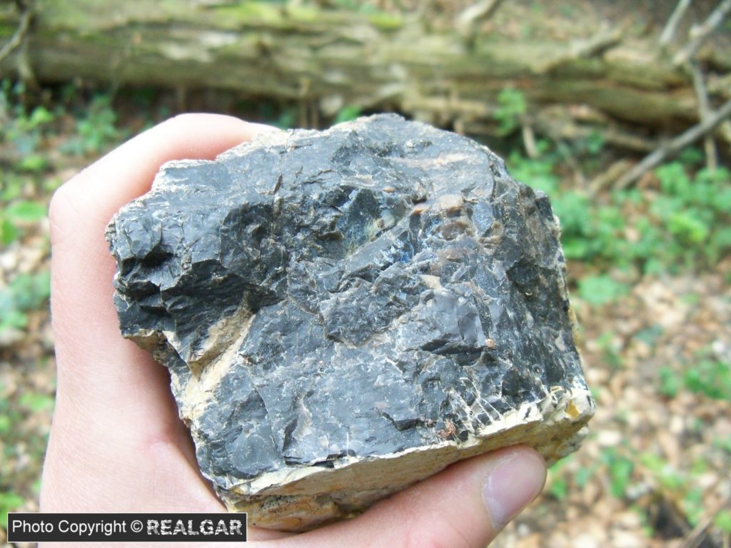 MENILITE - Odmiana Opalu
